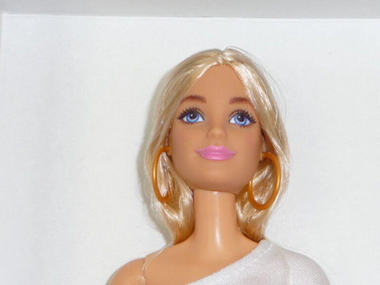 2023 Roma RFDC Convention First Season Barbie - Gigis Dolls