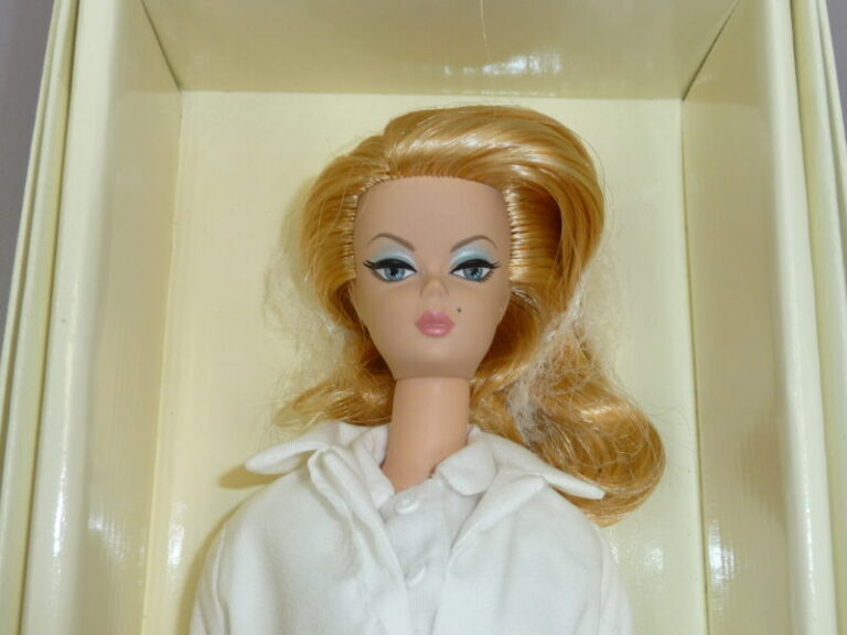 Silkstone Barbie, Trench Setter, No Earrings - Gigis Dolls
